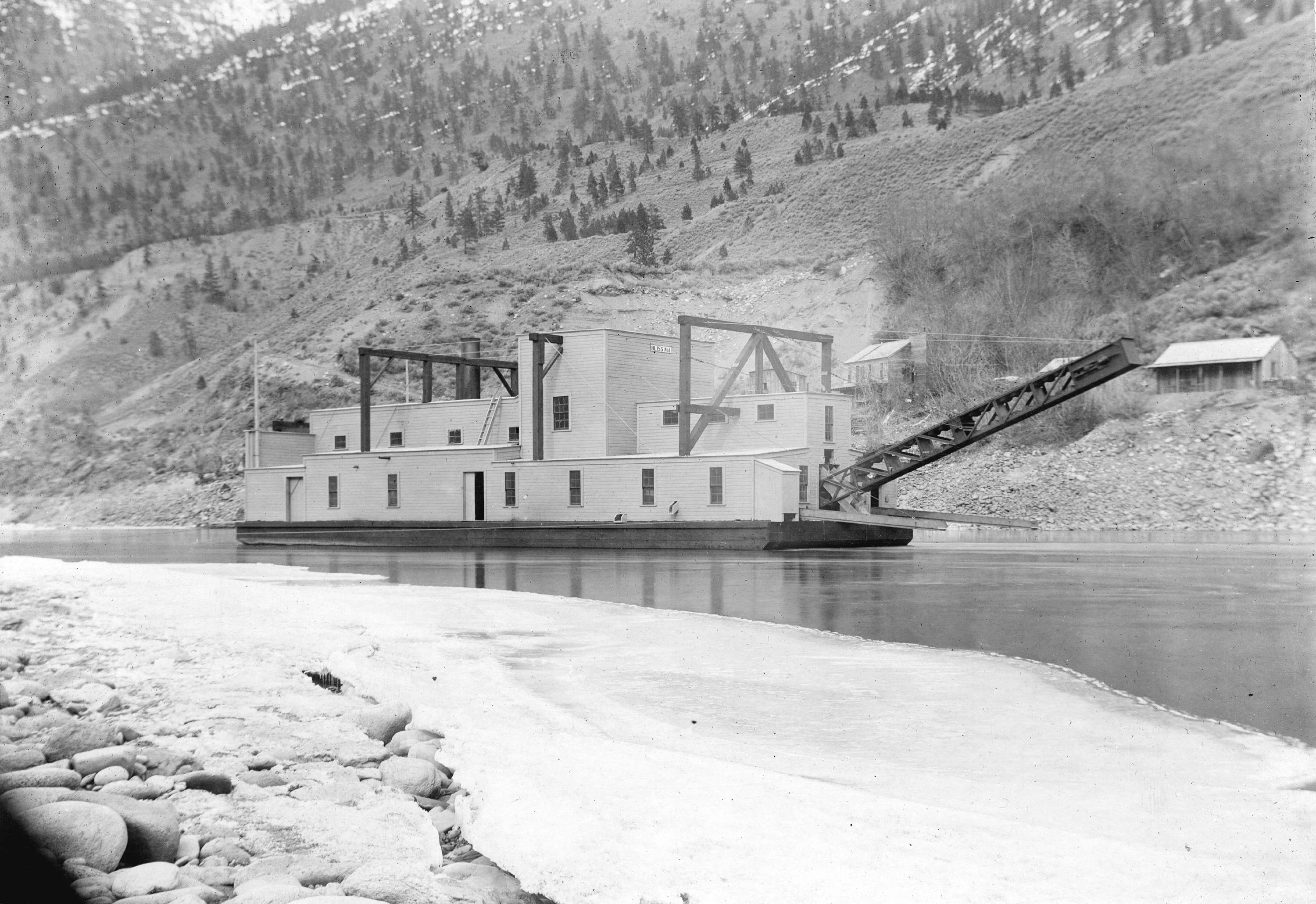 Gold dredge Bliss No. 1 at Horse Beef Bar on the Fraser River near ...